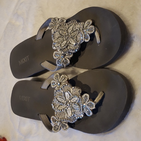 Mixit | Shoes | Mixit Gray Flip Flop | Poshmark